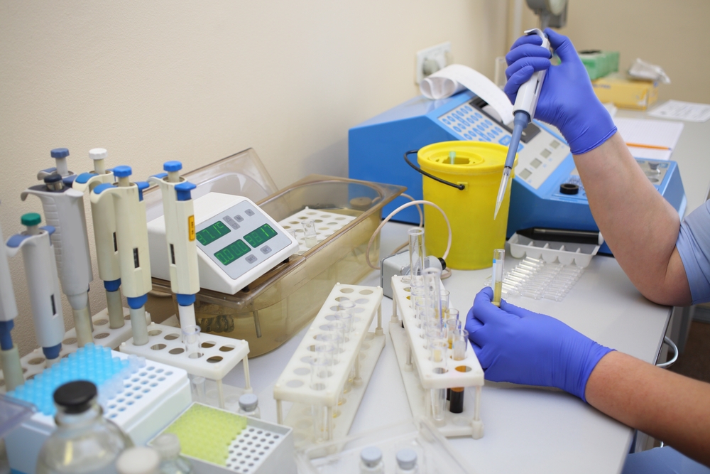 Liquid Handling Robots: Benefits and Available Solutions | HowToRobot