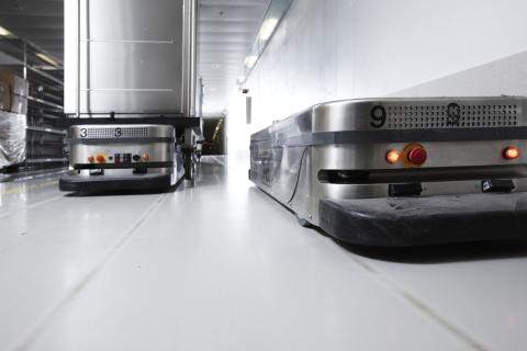 Automating hospital intralogistics? Why early planning is key | HowToRobot