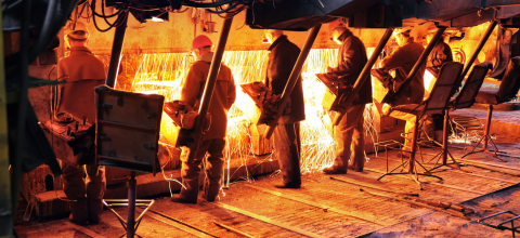 Foundry robots: Automating complex and hazardous tasks | HowToRobot